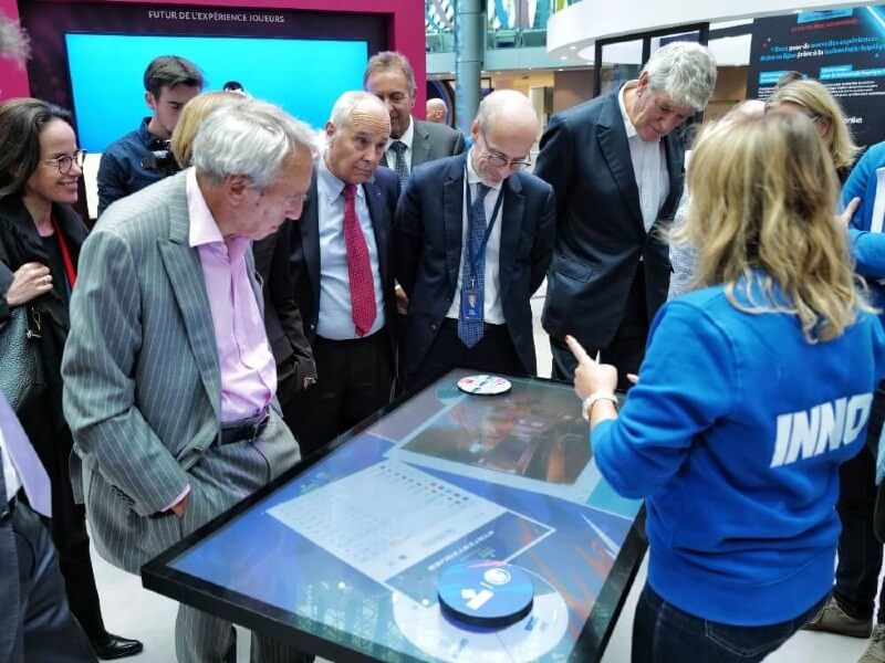 Table tactile, table interactive, table basse digitale, table numérique