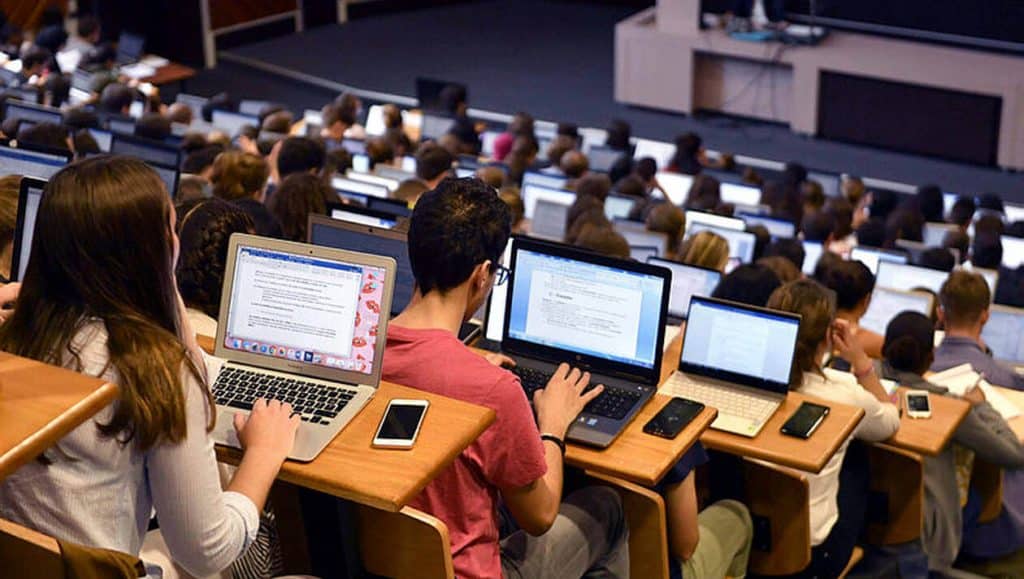 Salle de classe digitale⎪Proposer une éducation plus interactive