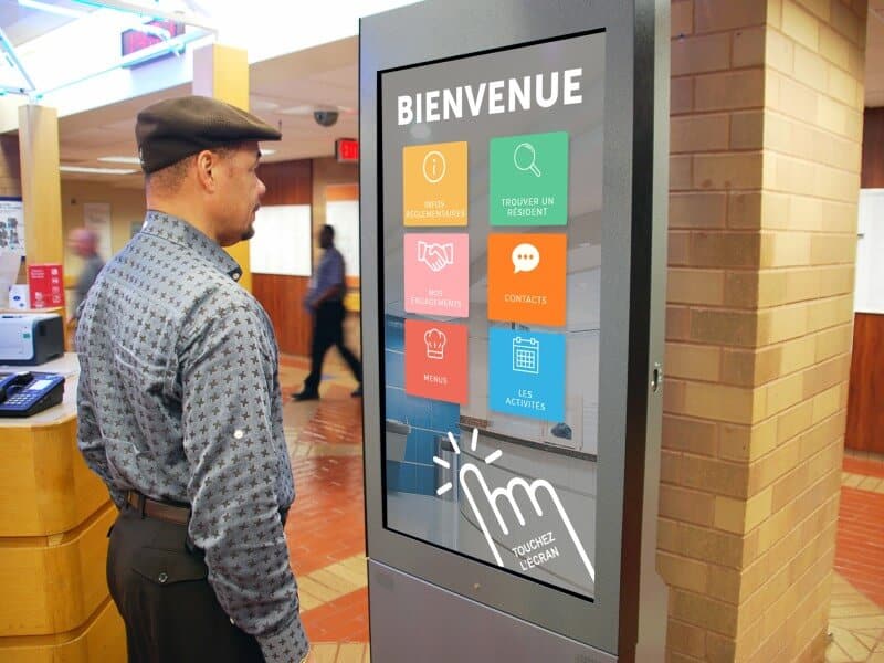 Le digital en EHPAD : améliorer les visites et valoriser les services